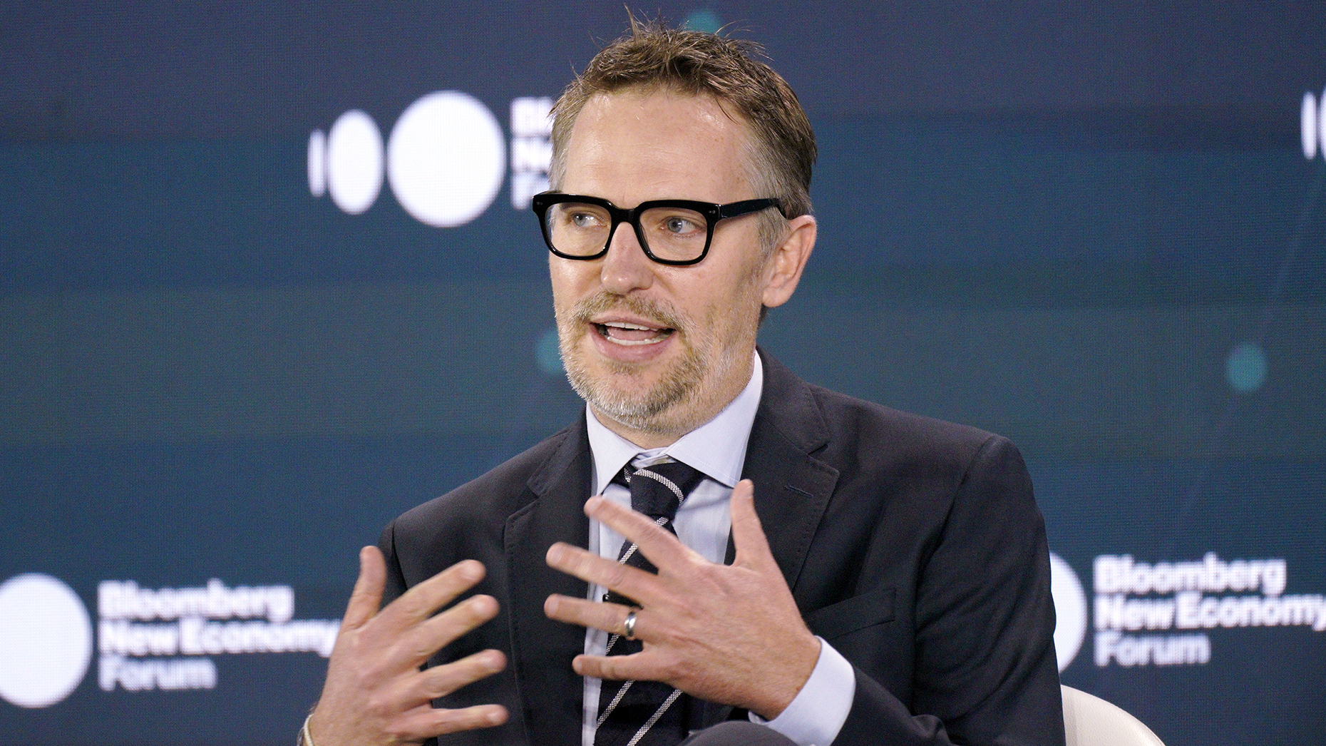 Microsoft Hopes Hastened AI Rollout, Price Discounts Can Fuel Office ...